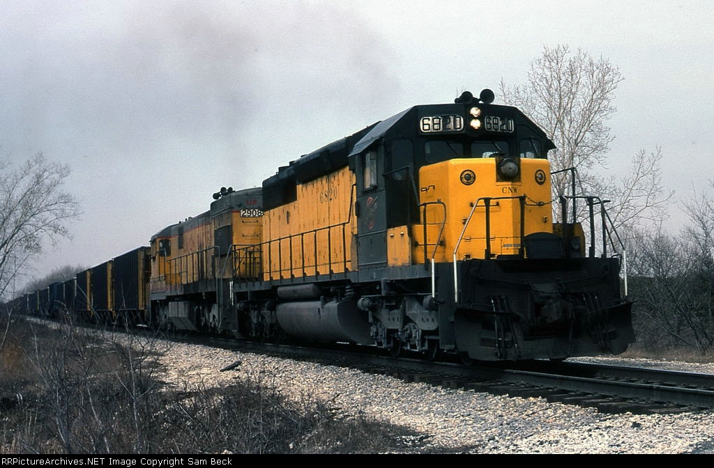 CNW 6820 and UP 2908